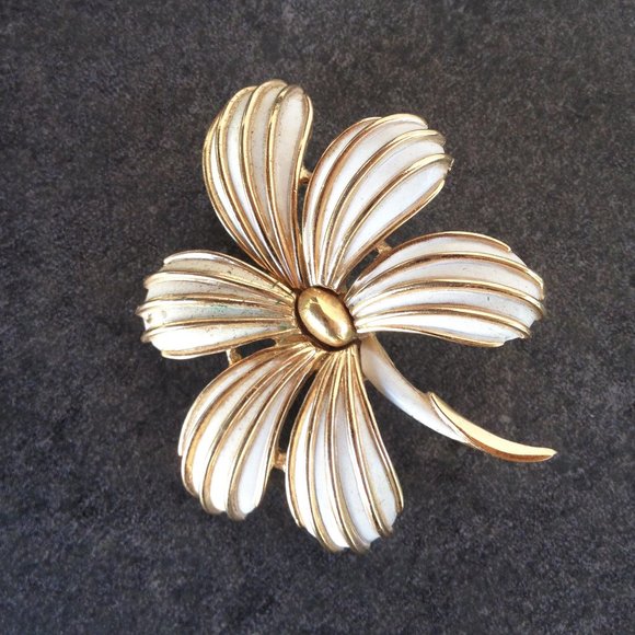 Trifari | Jewelry | Vintage Gold And White Floral Brooch By Trifari ...
